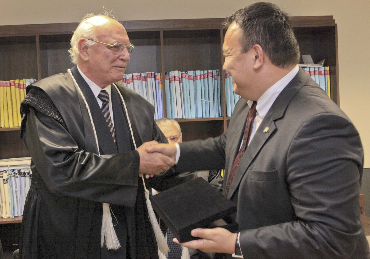 Desembargador Paulo Hapner recebe homenagens ao se despedir do TJ